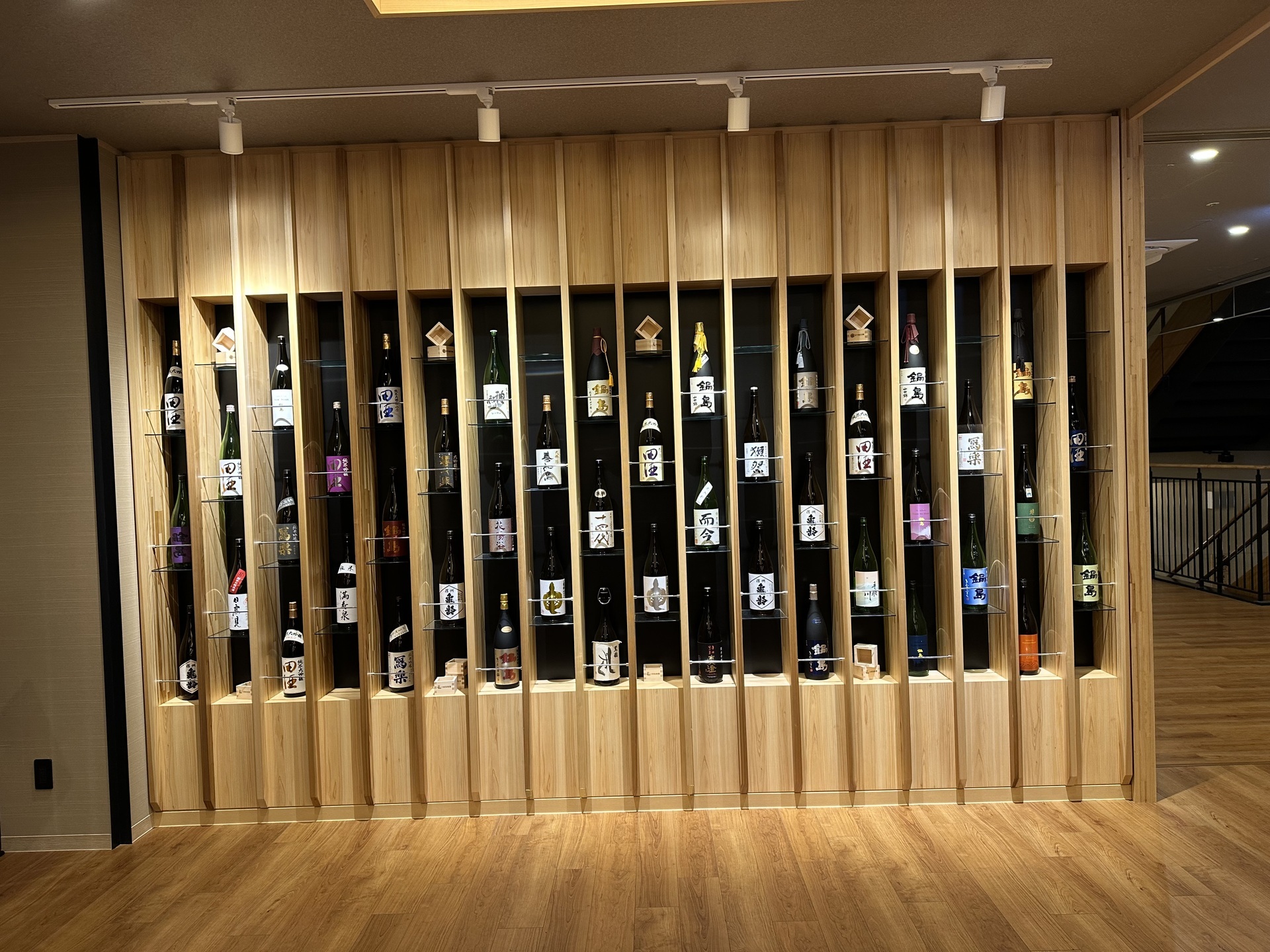 豊洲千客万来「万葉の湯」: アシンメトリー ～左右非対称な日常～